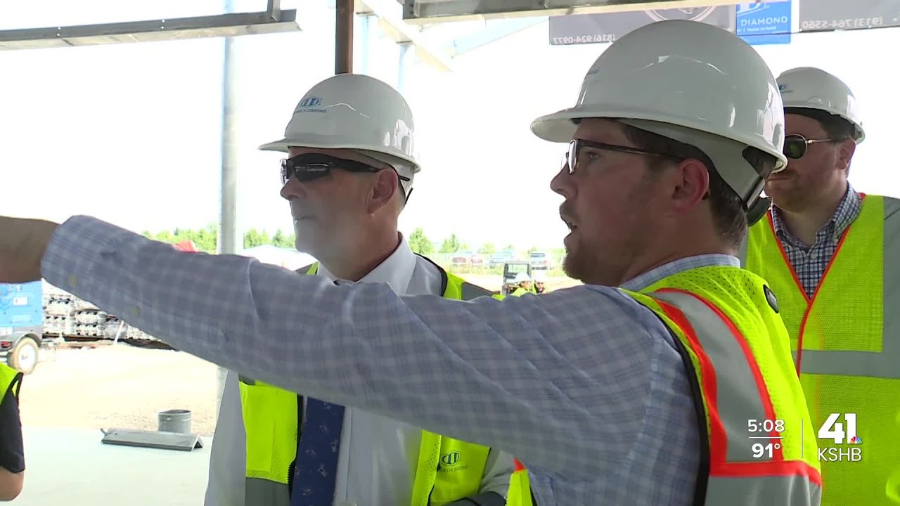 'Topping off' the new $63M mental health hospital in Independence ...