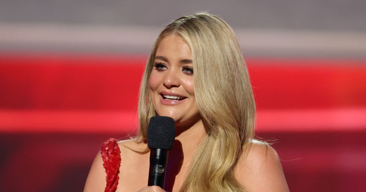 Lauren Alaina Breaks Down in Tears at 2026 ACM Awards - Behavioral ...